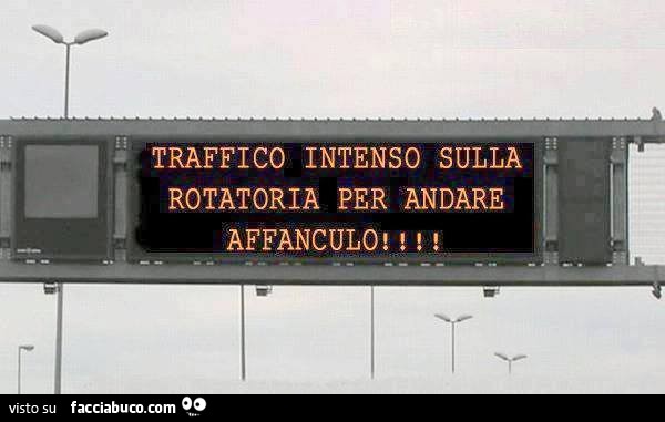 Traffico intenso sulla rotatoria per andare affanculo - Facciabuco.com